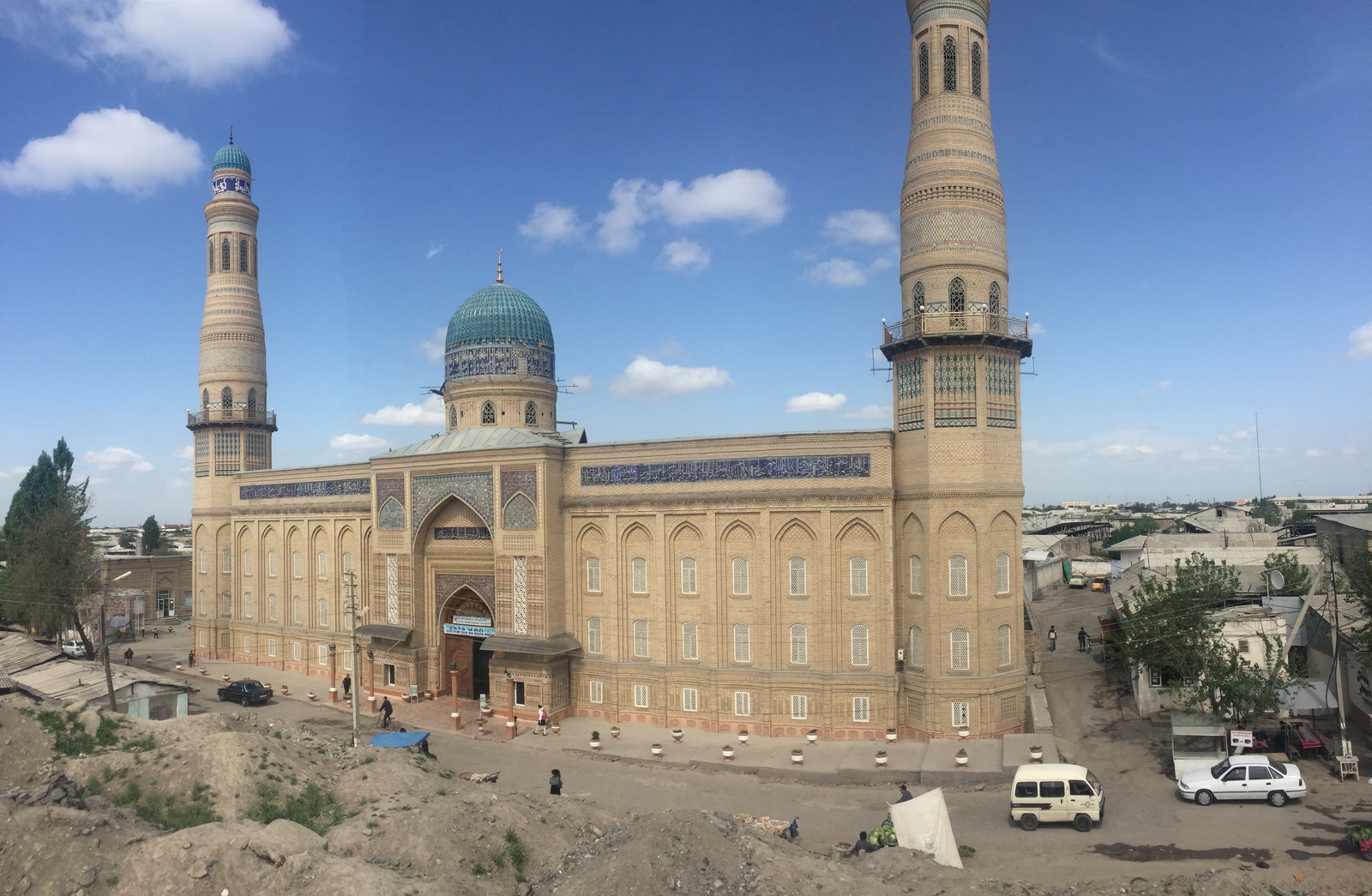 Road from Osh to Tashkent overland via Fergana valley - Uzbek border ...